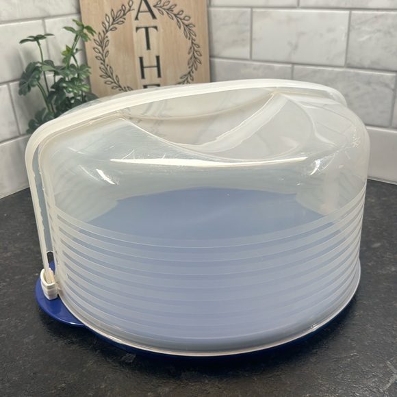 Tupperware | Dining | Tupperware Round Cakepie Carrier With Divide A ...